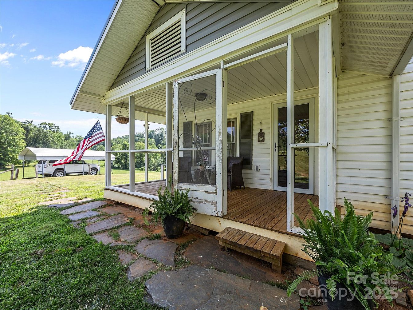 Step Into a 1925 Homestead in Spruce Pine, North Carolina With 47 ...