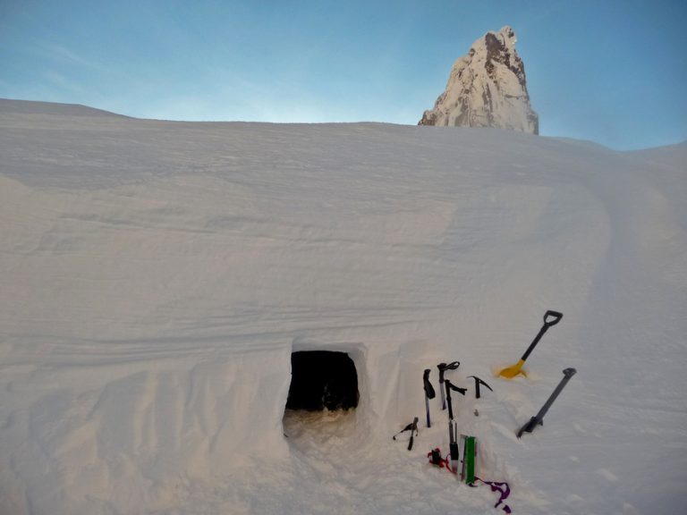 8 Snow Cave and Quinzee Building Tips for Cold-Weather Survival ...