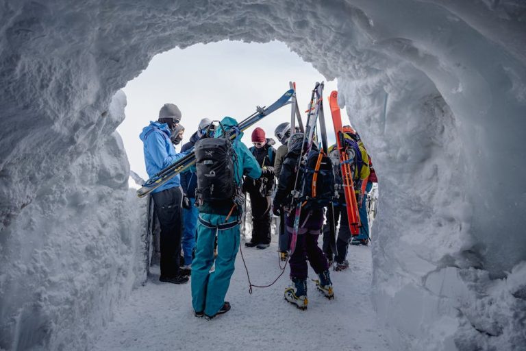 8 Snow Cave and Quinzee Building Tips for Cold-Weather Survival ...