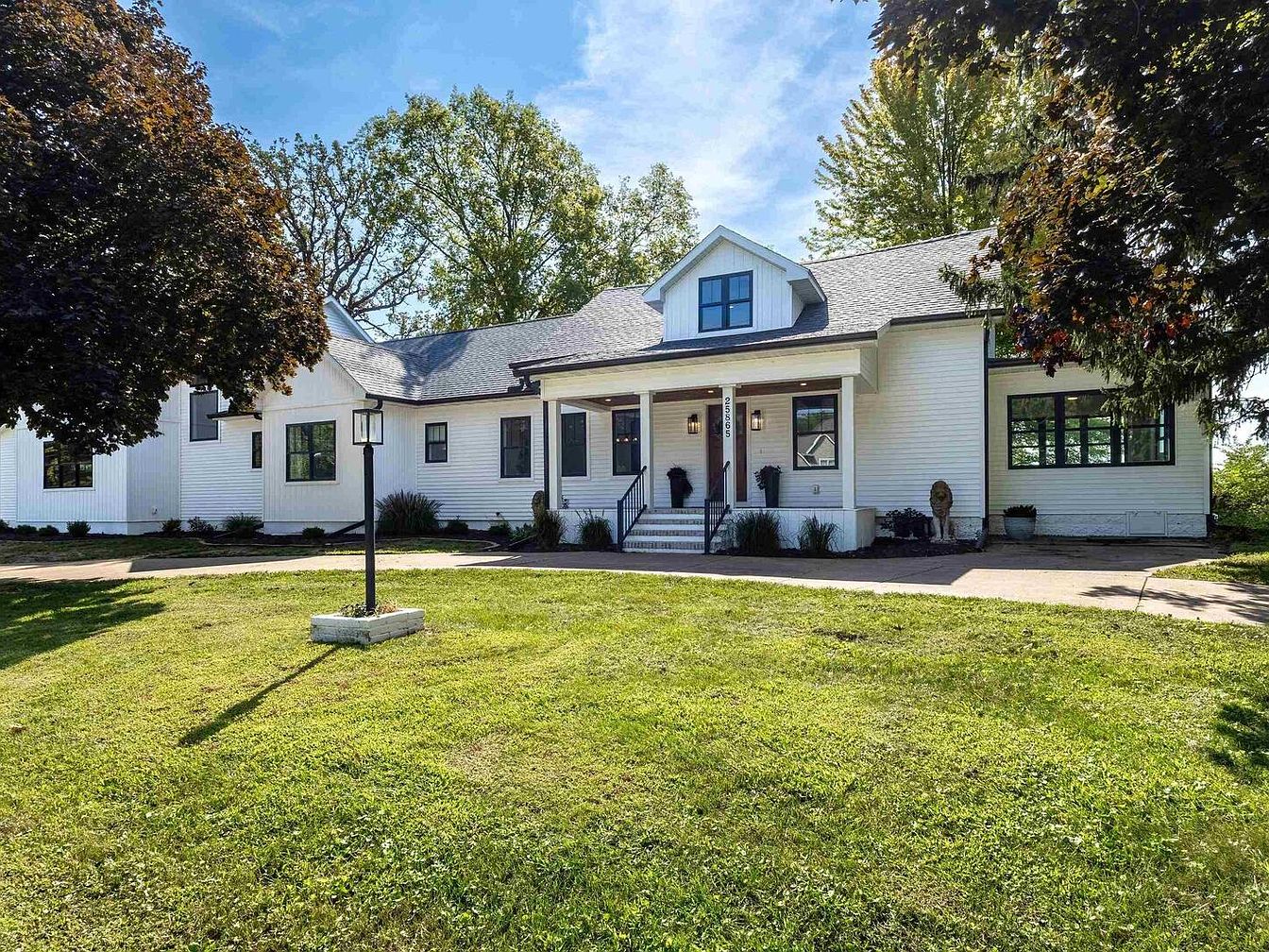 Stunning 1924 Bungalow in Bettendorf, Iowa, Nestled on 1.6 Wooded Acres ...