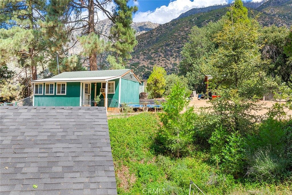 Charming 1923 Retreat in Oak Glen, California, Featuring Open Beam ...