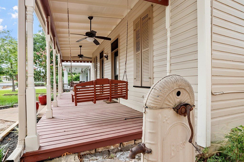 Historic 1904 Residence in Fredericksburg, Texas, Featuring 3 Unique B ...