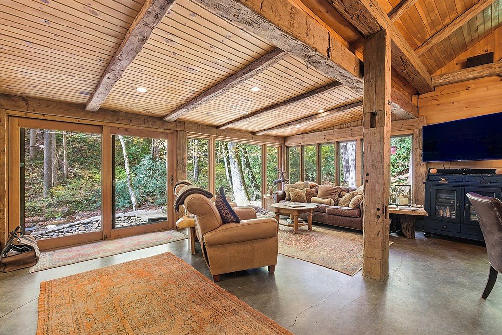 1925 Home in Hayesville, North Carolina, Featuring Hand-Hewn Eastern ...