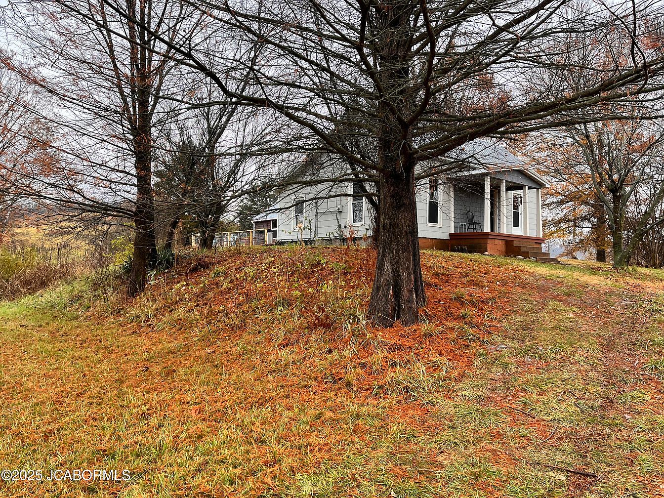 Antique 1906 Farmhouse in Hartsburg, Missouri, Nestled on 172 Acres ...