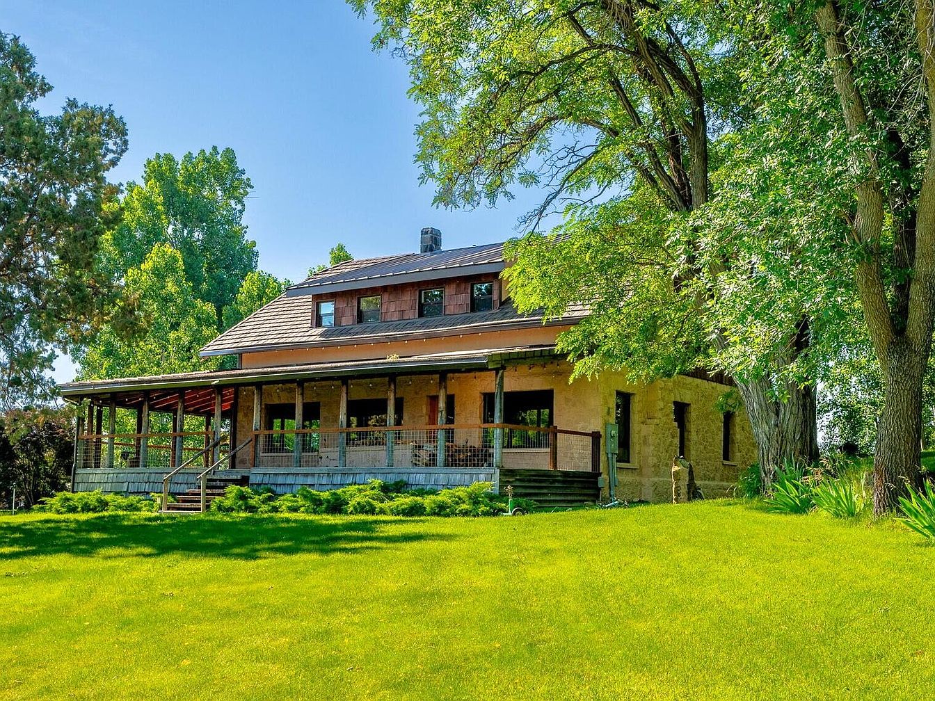 Stunning 1929 Stone Farmhouse in Bend, Oregon, Featuring Dual Primary ...