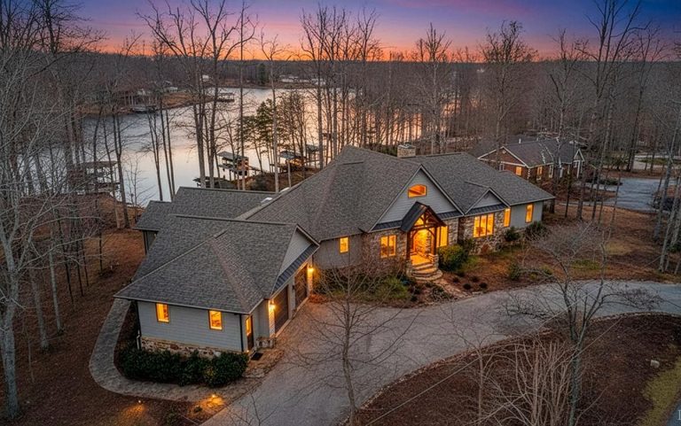 Luxurious Lake Living in a 2010 Retreat in Huddleston, Virginia ...